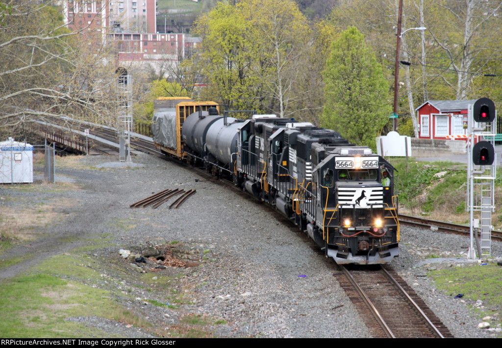 Local H76 at CP PHILLIPSBURG @ 1013 hrs